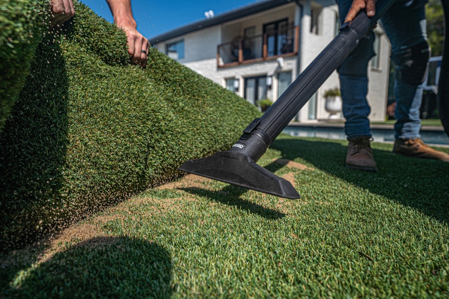 5 Essential Tips for Maintaining Your Artificial Turf Year- Round